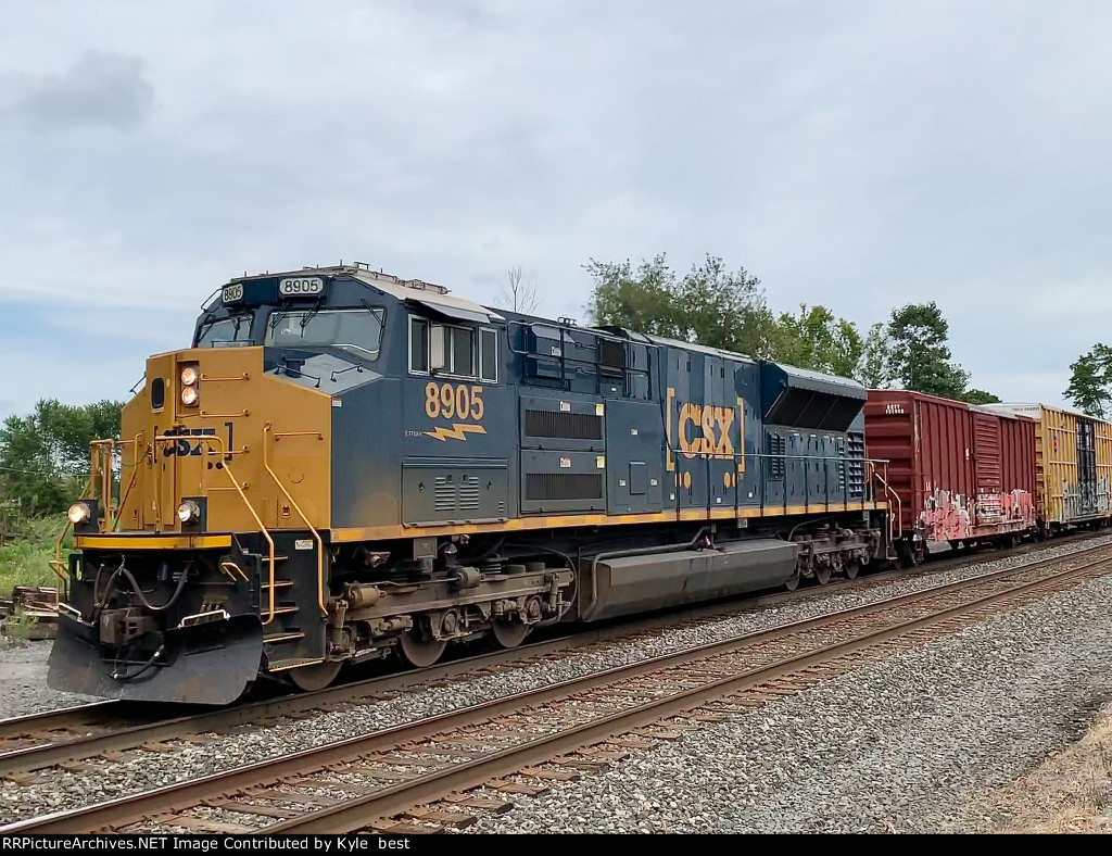 CSX 8905 on Q367